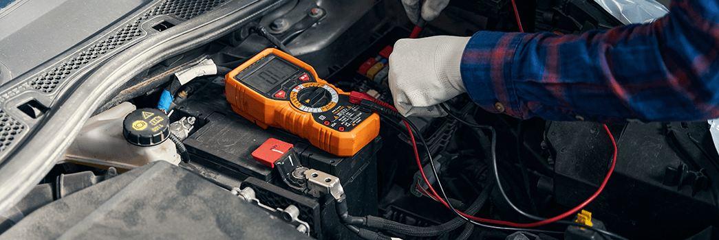 Quand et comment utiliser un multimètre pour batterie de voiture